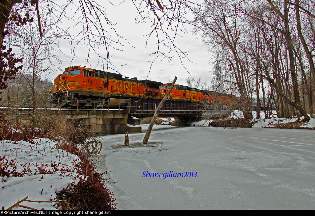 BNSF 4115 Rolls a oil can Sb.